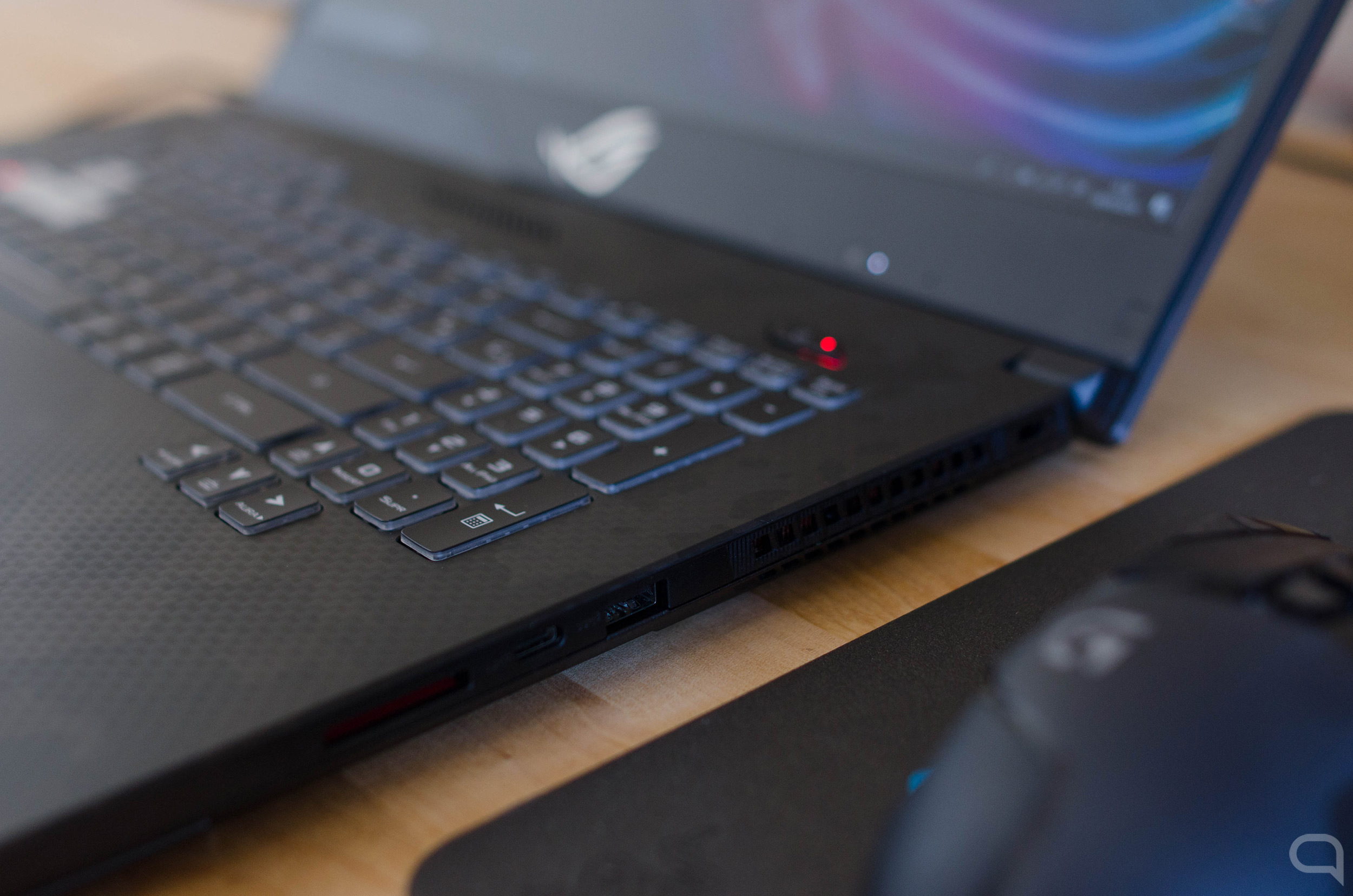 Asus ROG Strix Hero II puertos - IMG